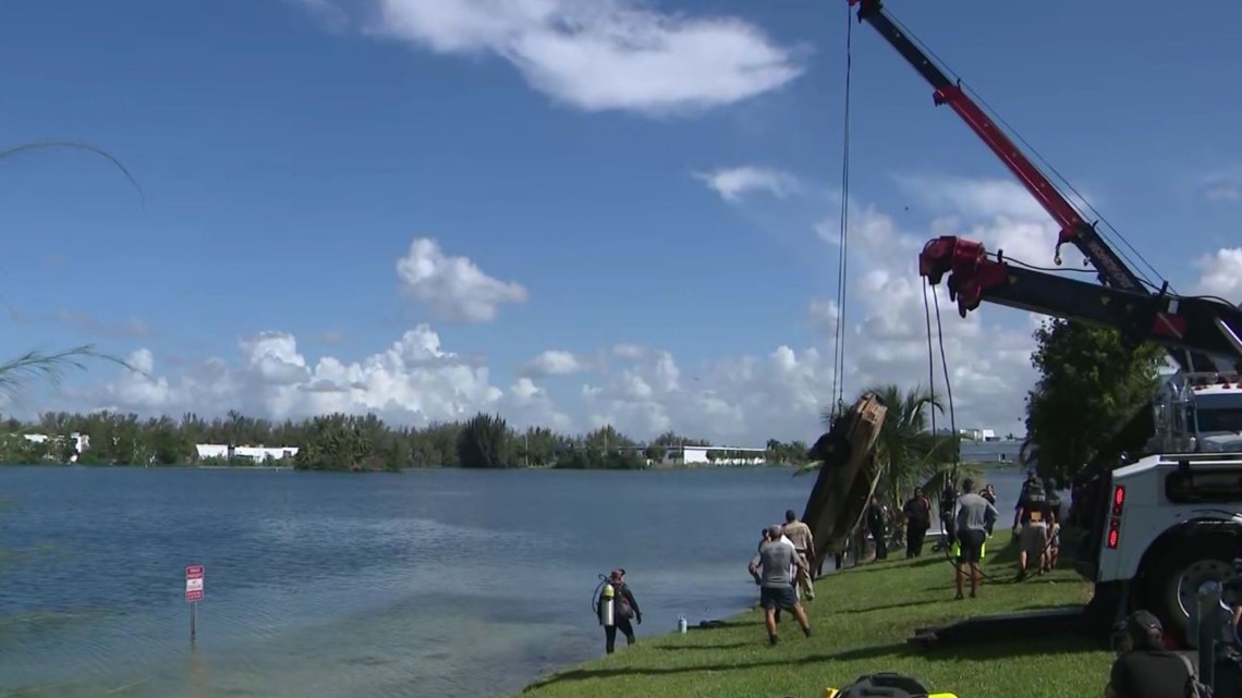 GRAVEYARD OF VEHICLES FOUND IN FLORIDA LAKE, AS DESANTIS FIRES ...